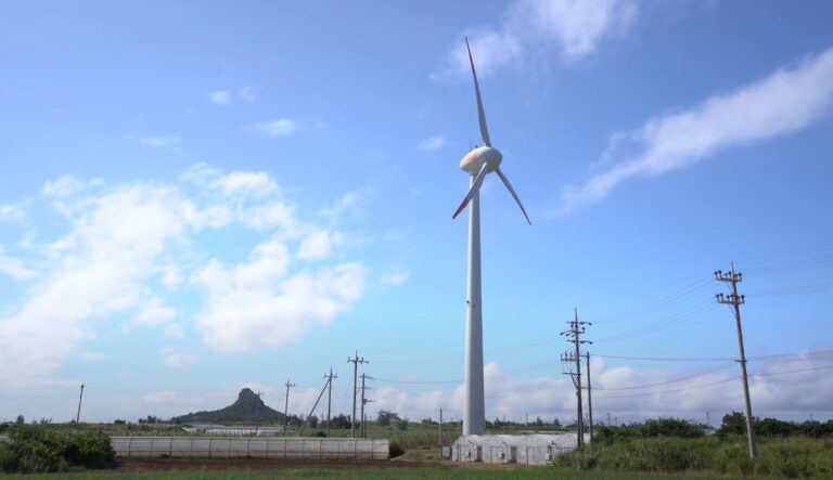 How Much a Wind Turbine Costs? Investment and Savings Explained ...